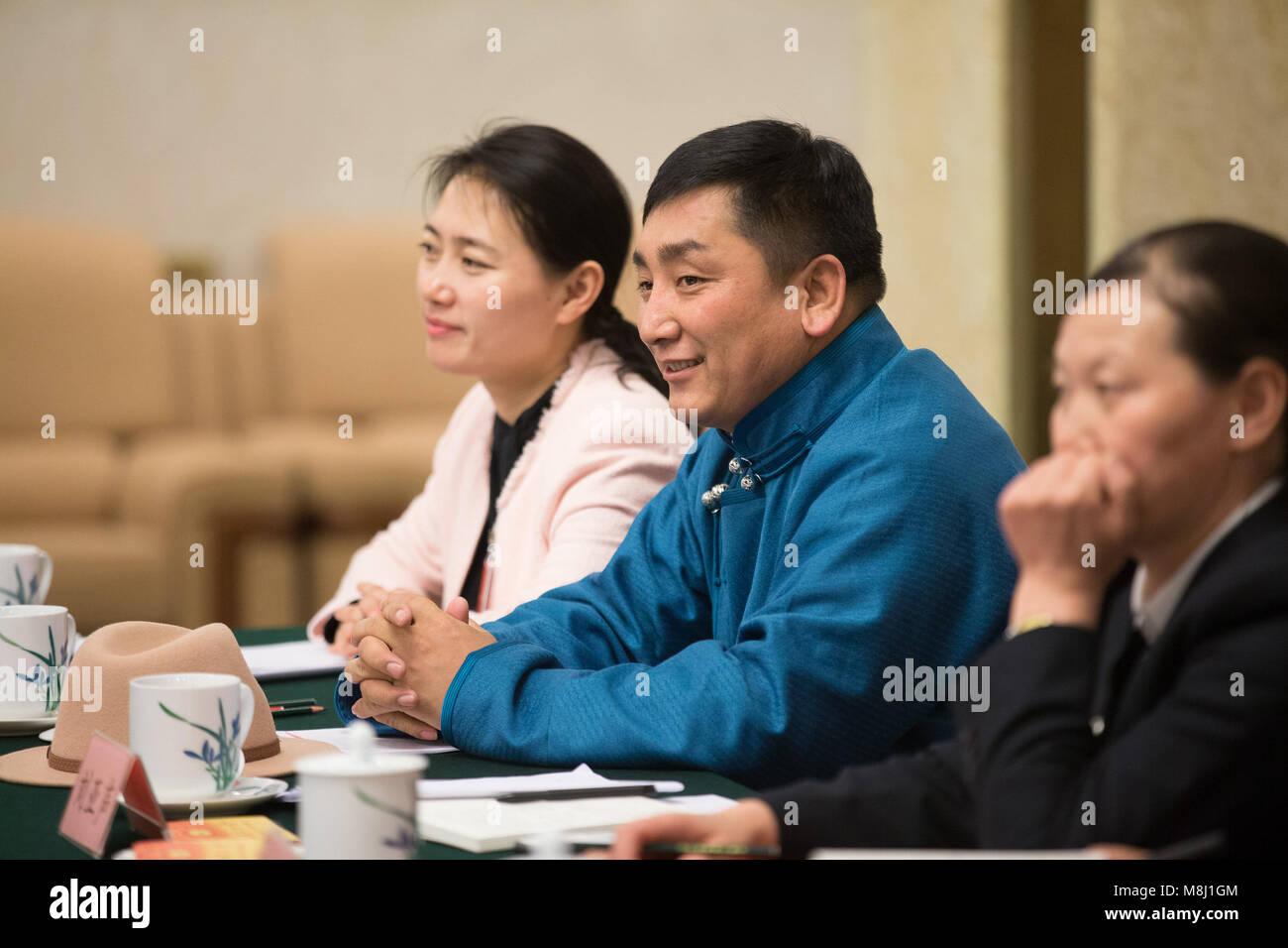 (180318) -- BEIJING, March 18, 2018 (Xinhua) -- Wu Yunbo (C), a newly ...