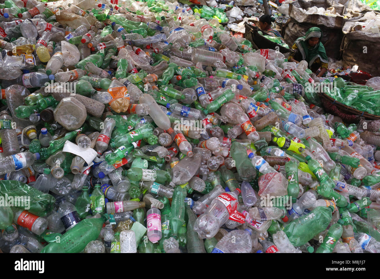 Women worker bangladesh recycle hi-res stock photography and images - Alamy