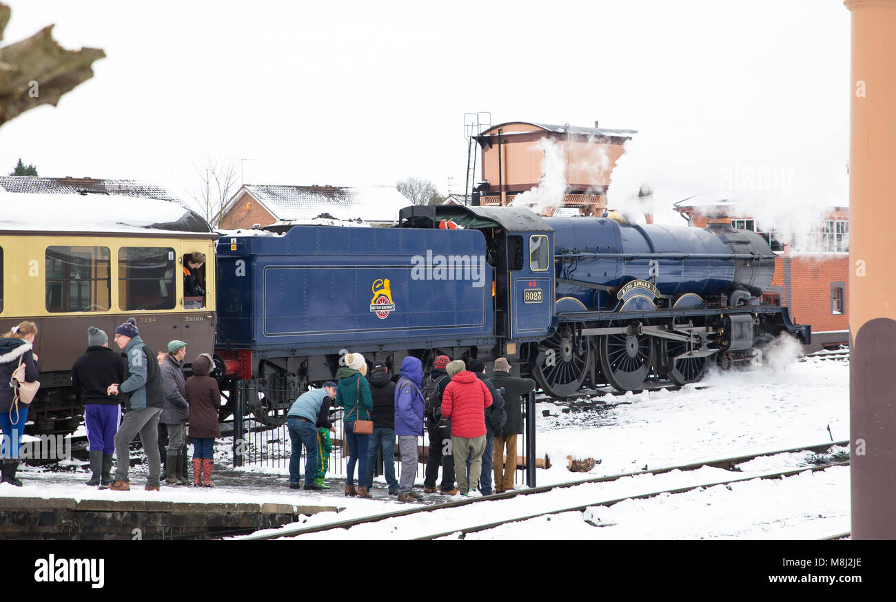 Kidderminster, UK. 18th March, 2018. Severn Valley Railway crew and ...