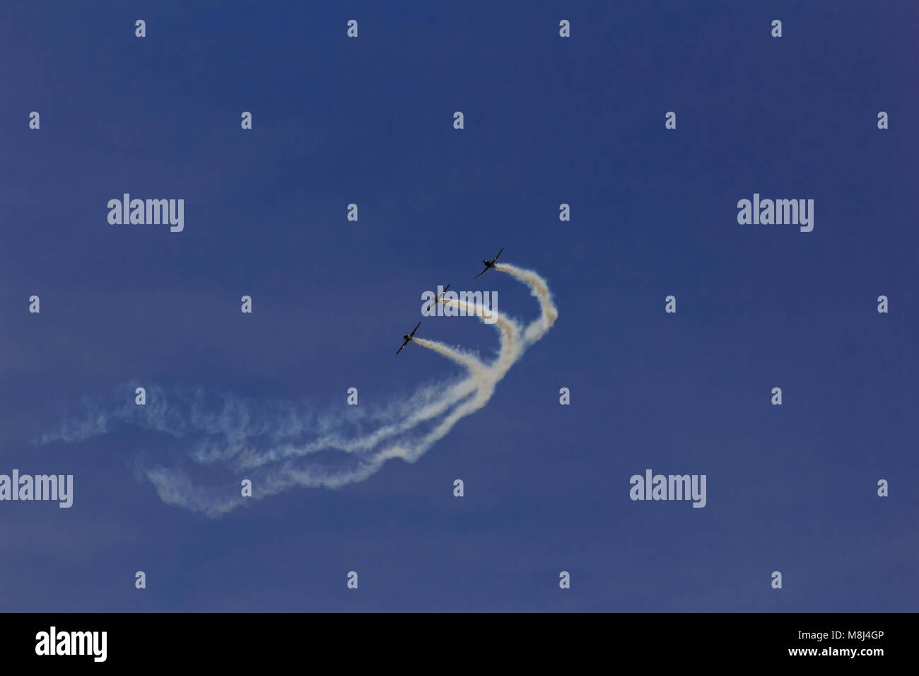 Airplane race smoke hi-res stock photography and images - Alamy