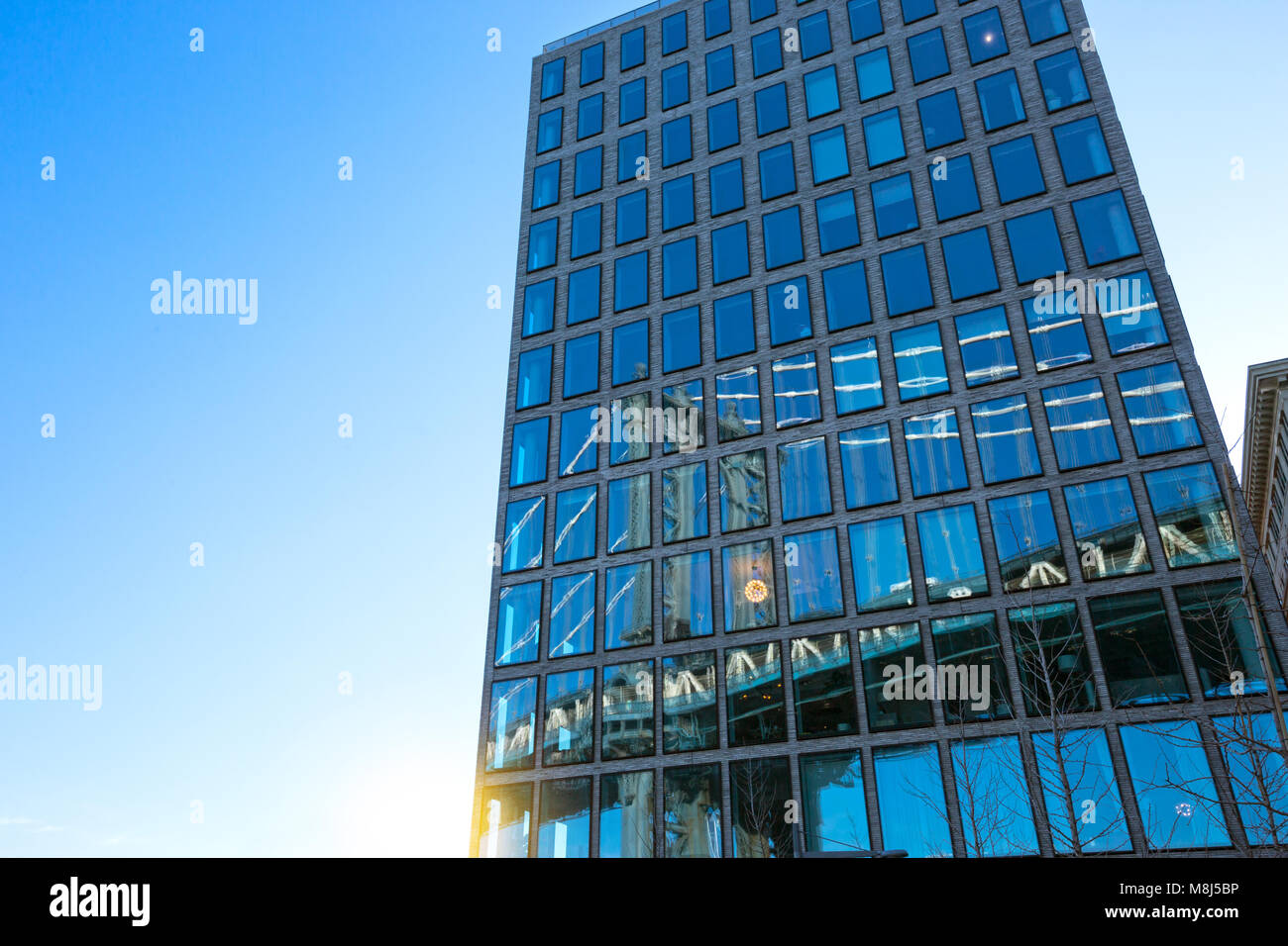 MANHATTAN BRIDGE REFLECTION IN WINDOWS OF ONE JOHN STREET TOWER (©ALLOY ...