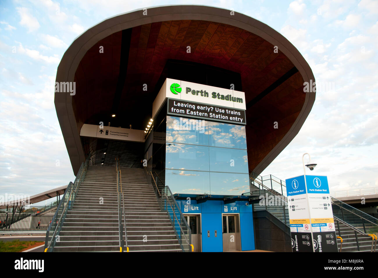 Perth rail station hi-res stock photography and images - Alamy