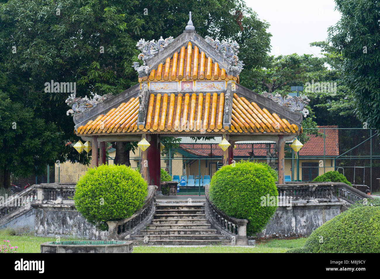 Chinese temple pagoda roof hi-res stock photography and images - Alamy