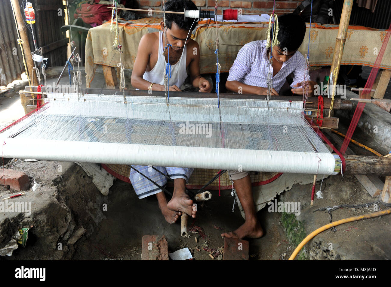 Muslin weaver bangladesh hi-res stock photography and images - Alamy