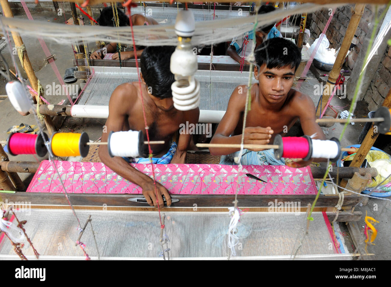 Muslin weaver bangladesh hi-res stock photography and images - Alamy