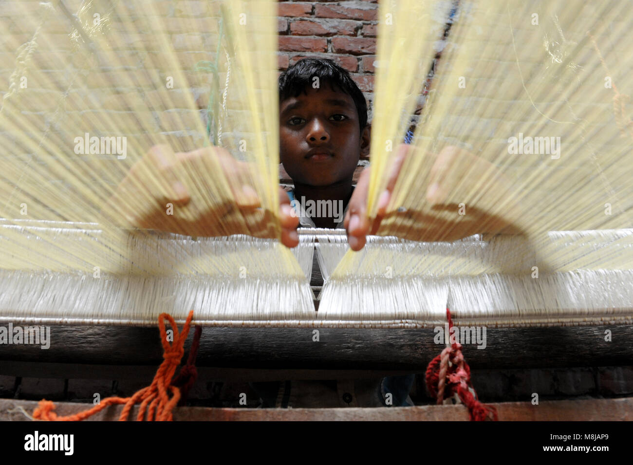 Muslin weaver bangladesh hi-res stock photography and images - Alamy