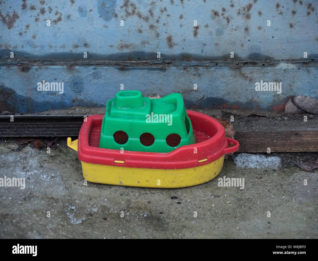 The miniature ship red hi-res stock photography and images - Alamy