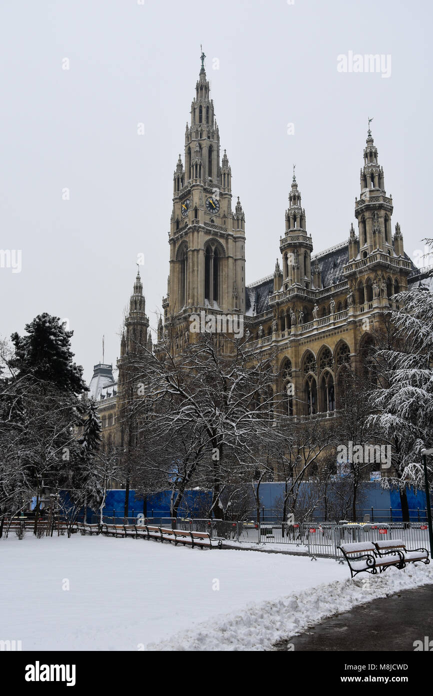Wiener rathaus viena hi-res stock photography and images - Alamy