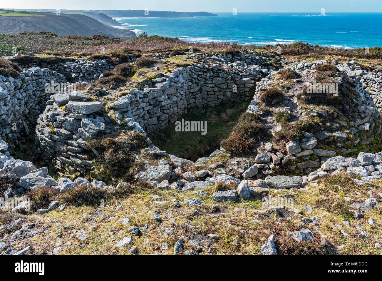Bronze age chambered tomb hi-res stock photography and images - Alamy