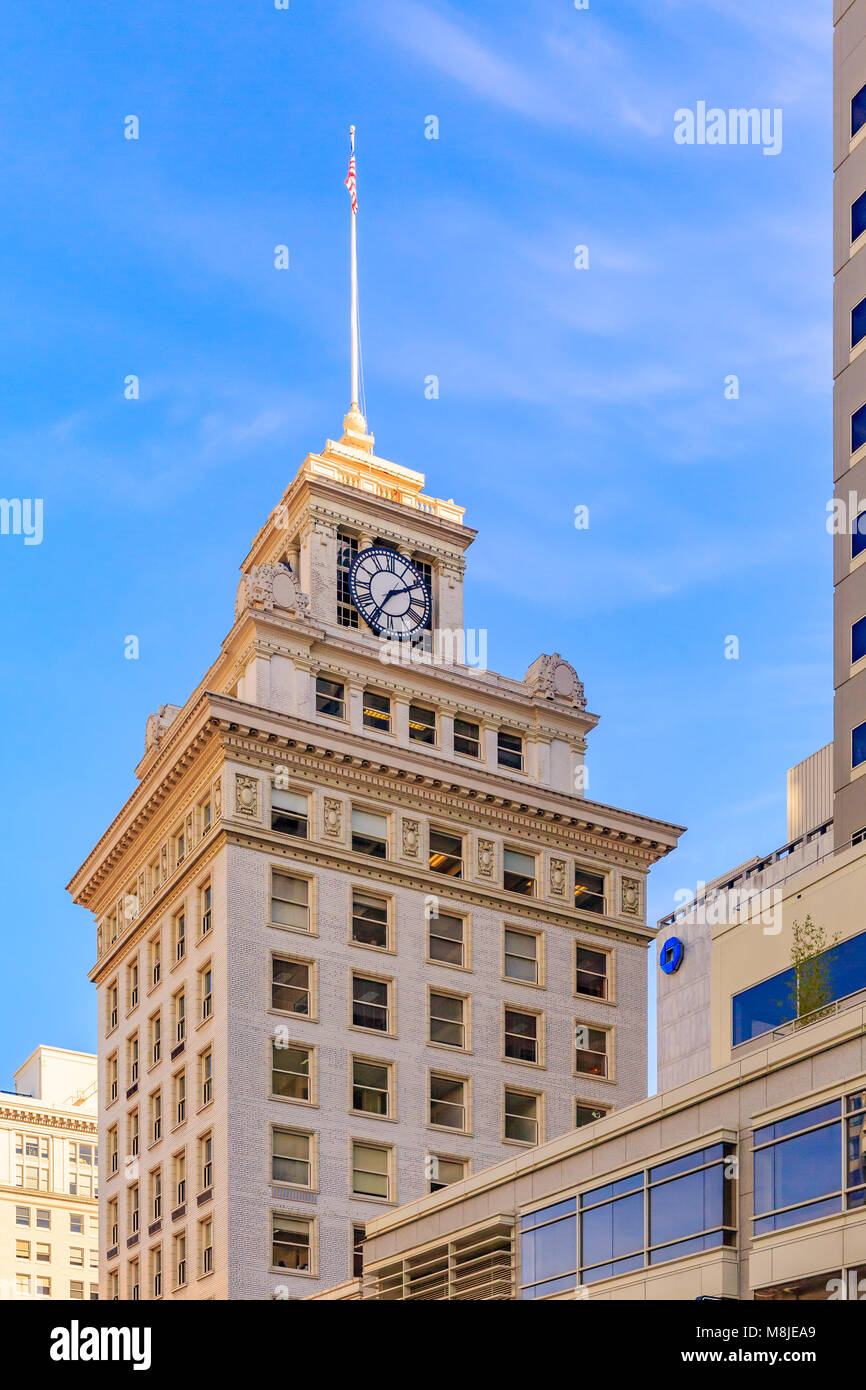 12 story office tower hi-res stock photography and images - Alamy