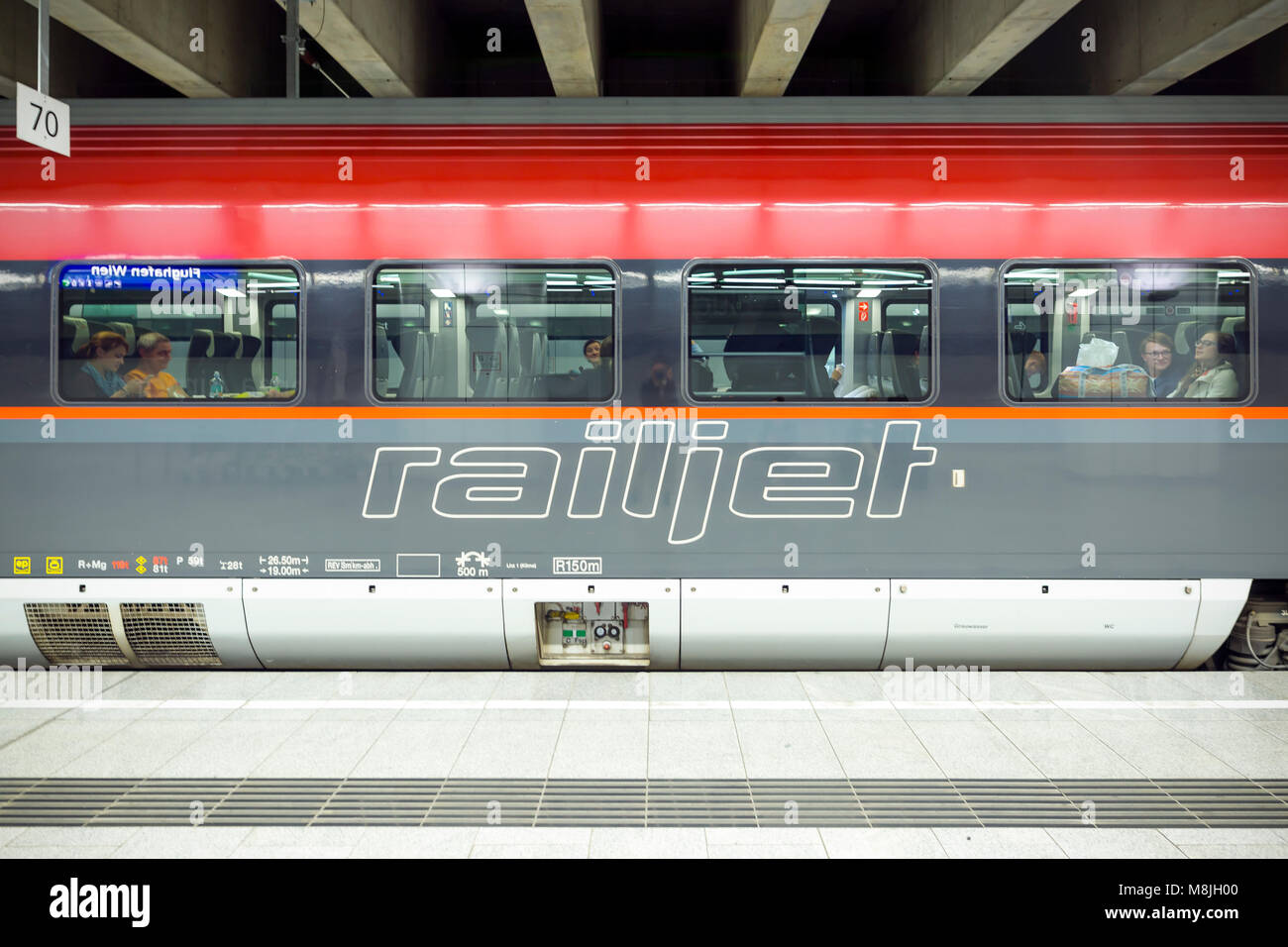 Railjet hi-res stock photography and images - Alamy