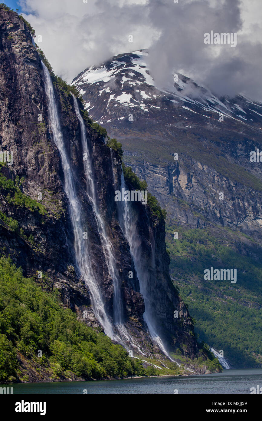 Wasserfall geiranger fjord hi-res stock photography and images - Alamy
