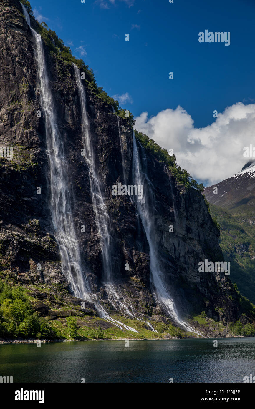 Wasserfall geiranger fjord hi-res stock photography and images - Alamy