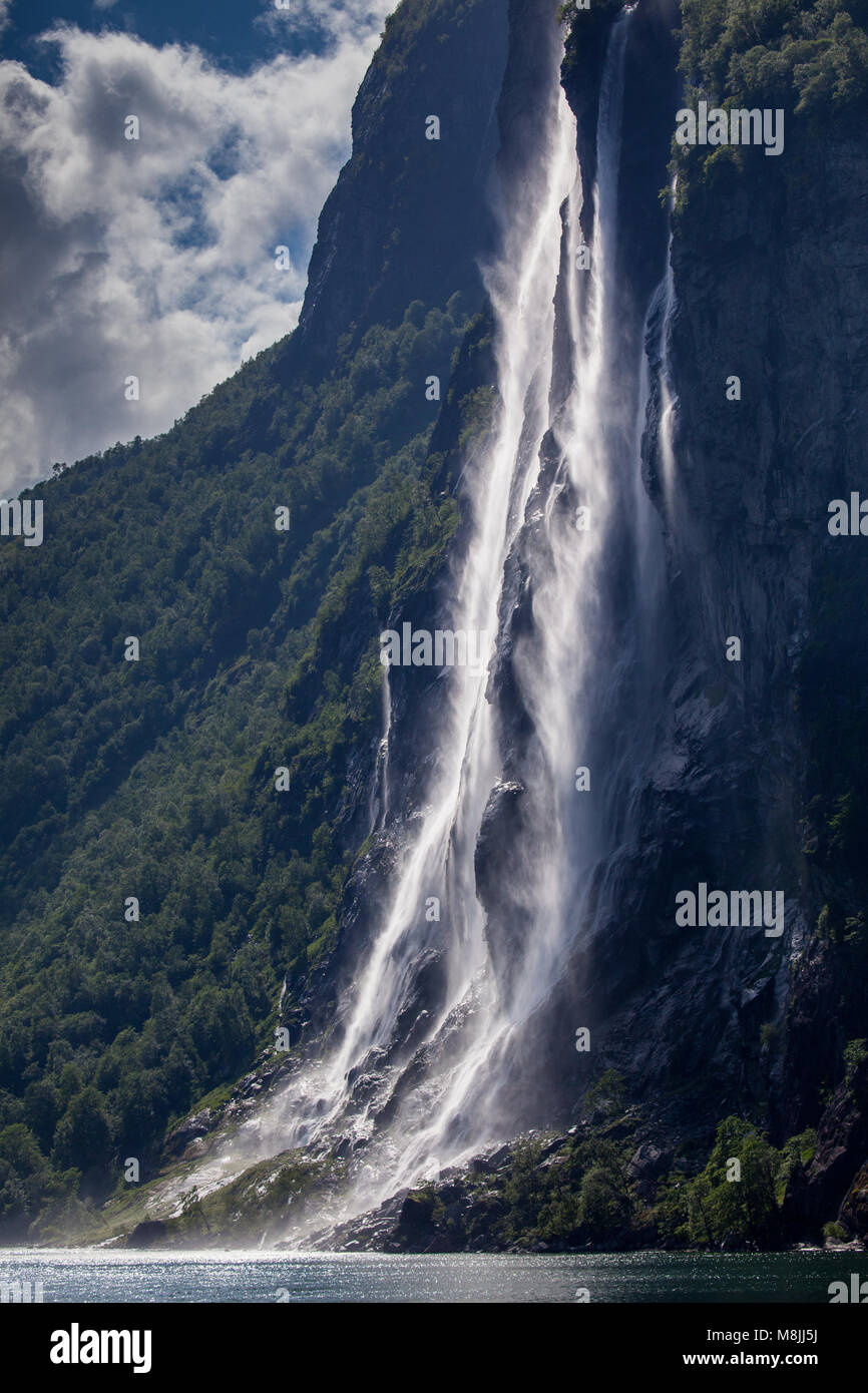 Wasserfall geiranger fjord hi-res stock photography and images - Alamy