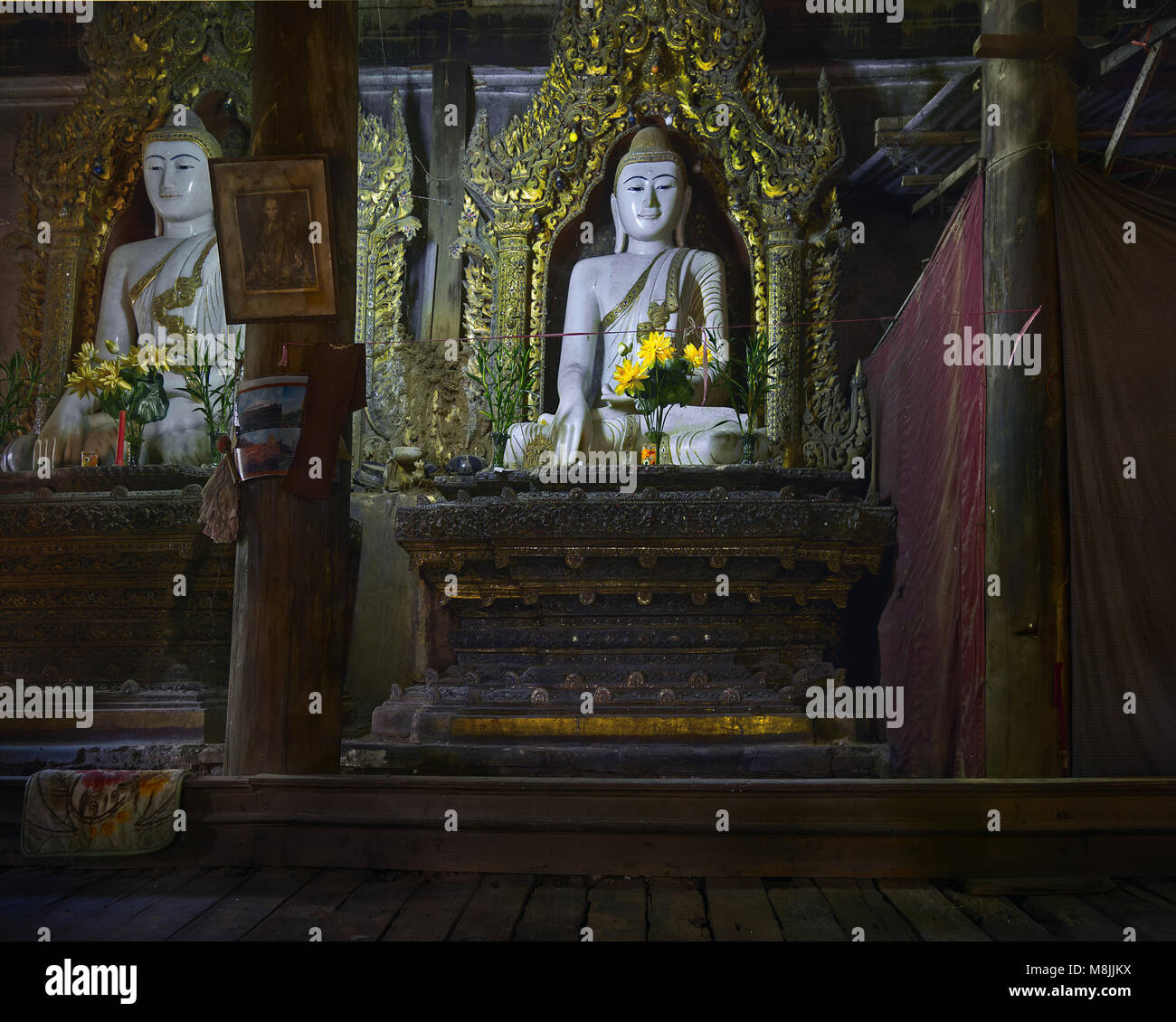 Temple pagoda interior buddhism hi-res stock photography and images - Alamy