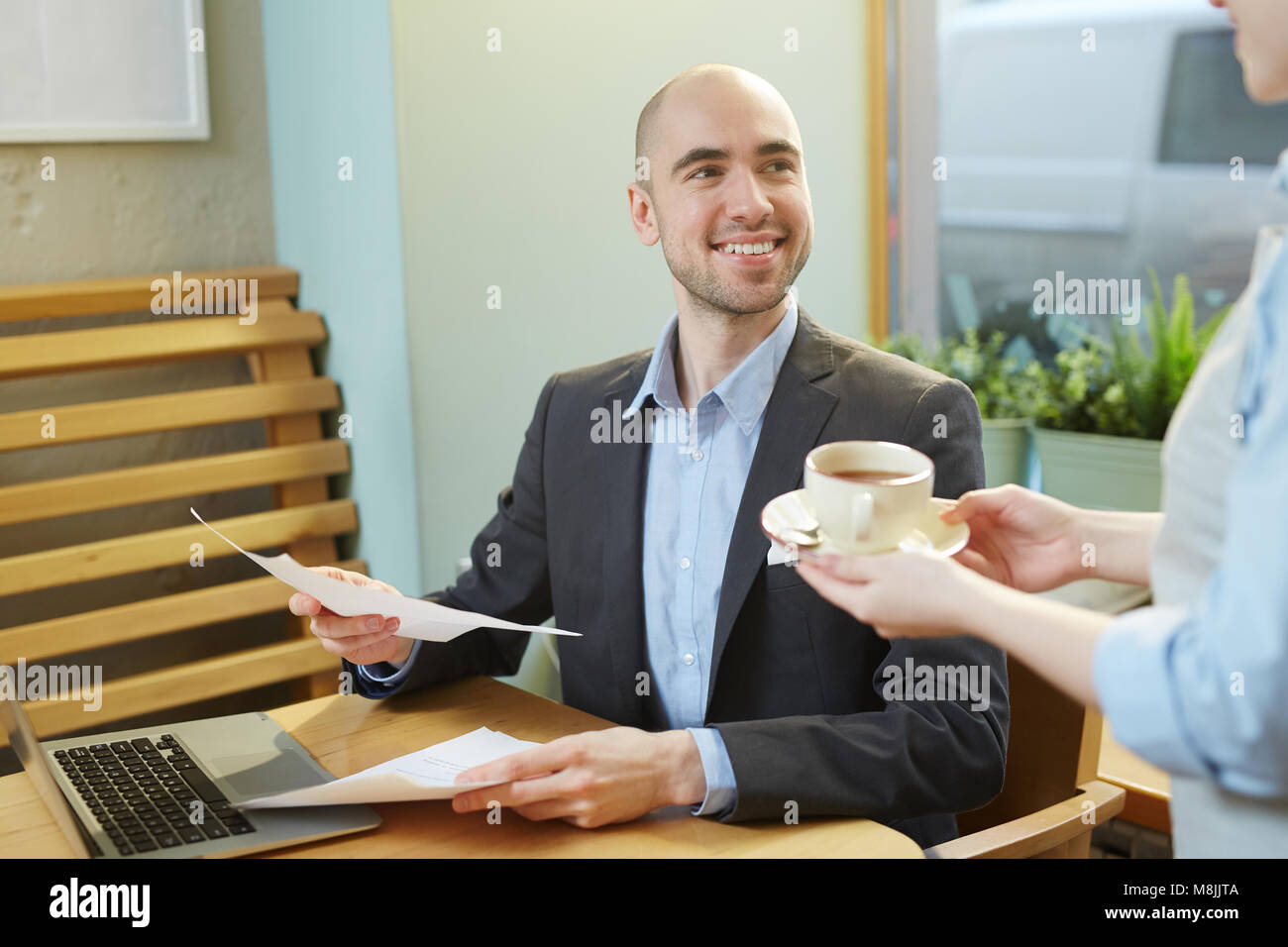 Waitress serving tea hi-res stock photography and images - Alamy