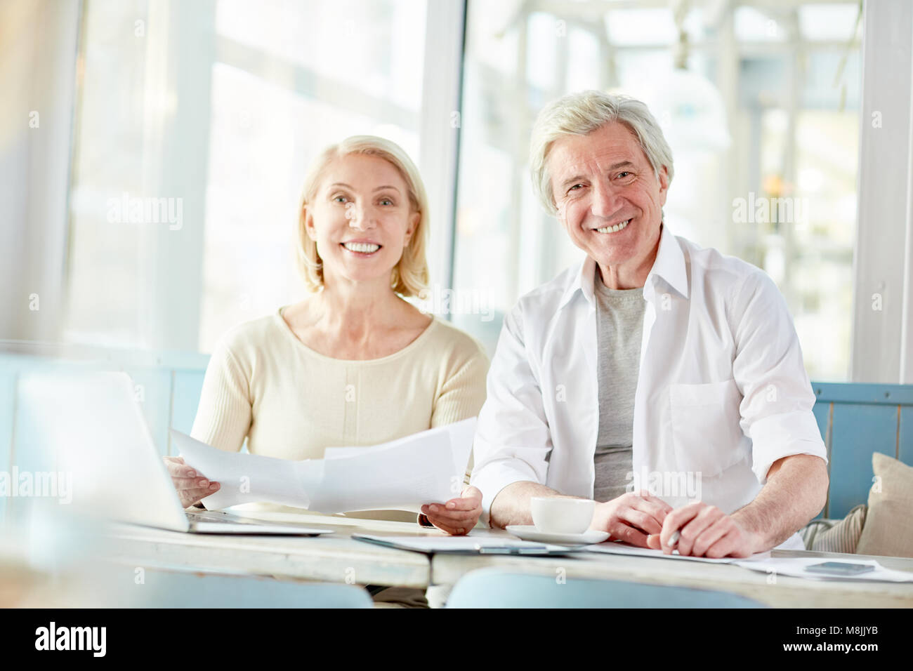 Successful colleagues hi-res stock photography and images - Alamy