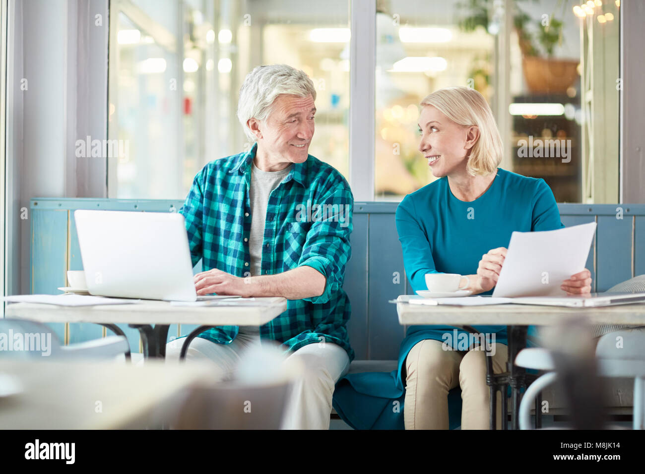 Woman accountant working paperwork hi-res stock photography and images ...