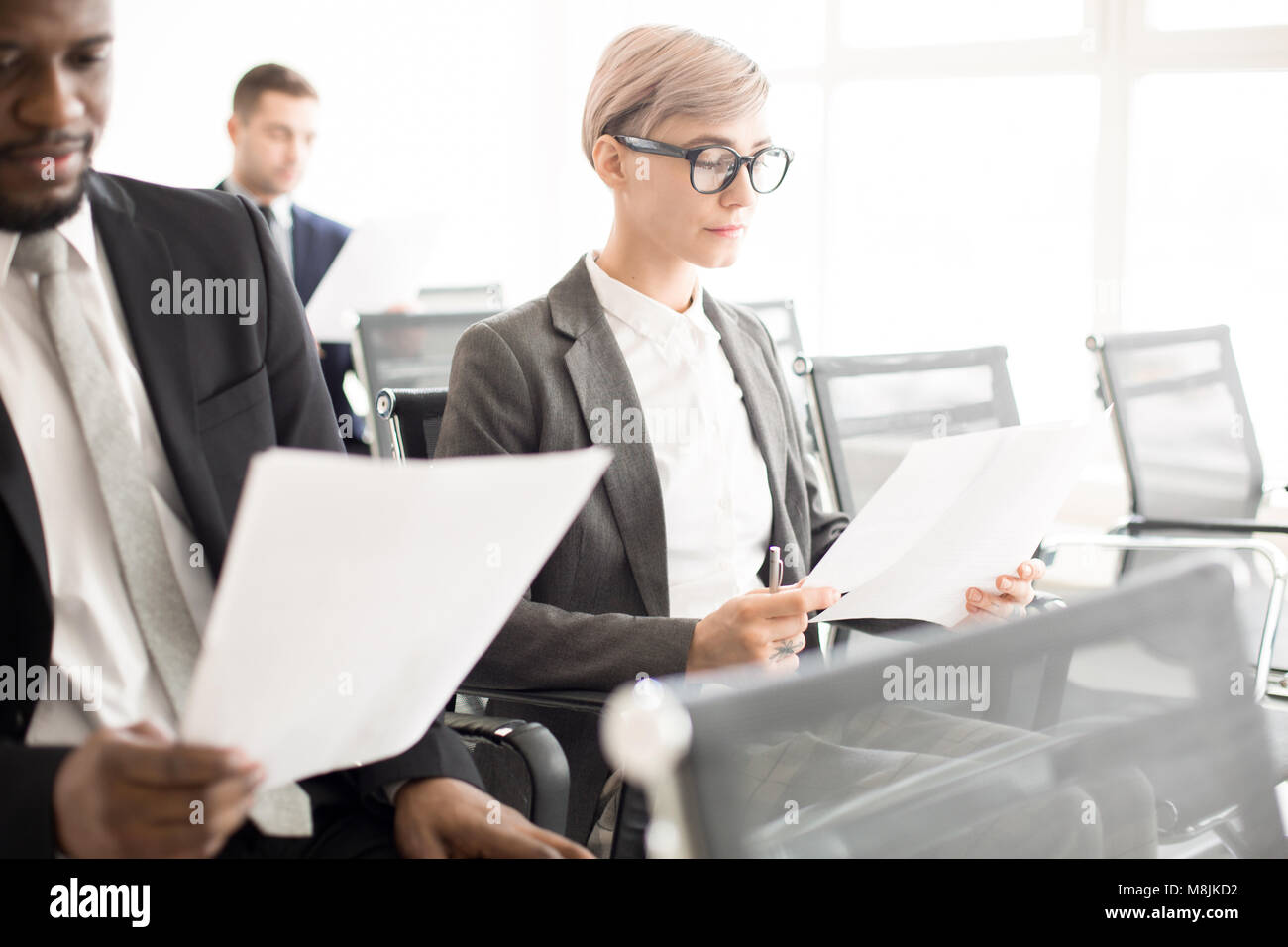 Young reading audience hi-res stock photography and images - Alamy