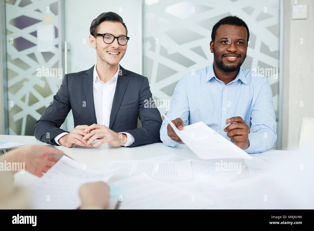 Hr manager discussing employee hi-res stock photography and images - Alamy