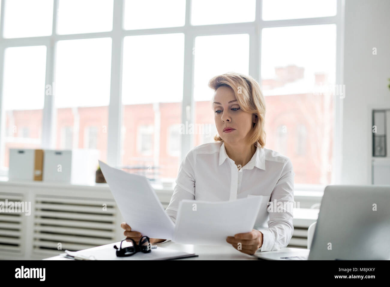 Executive desk hi-res stock photography and images - Alamy