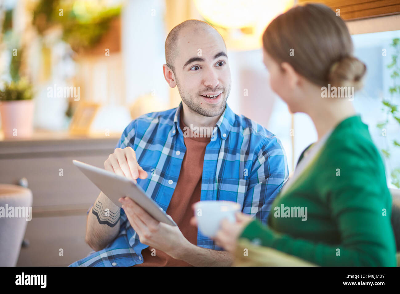 Informal conversation hi-res stock photography and images - Alamy
