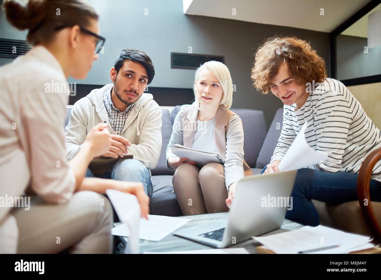 Teamwork of managers Stock Photo - Alamy