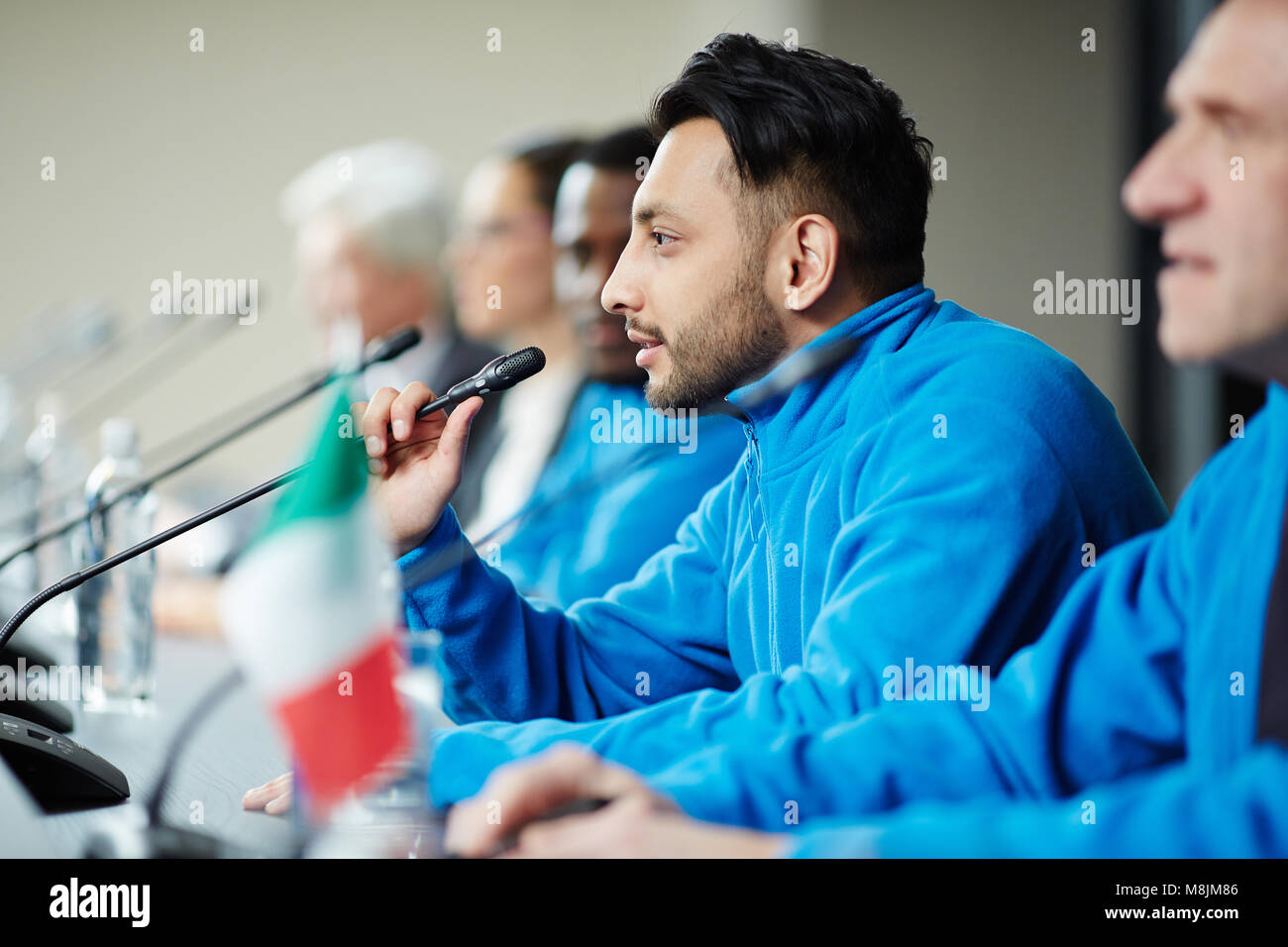 Person making report hi-res stock photography and images - Alamy