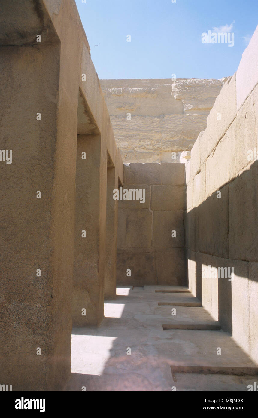 Limestone blocks great pyramid hi-res stock photography and images - Alamy