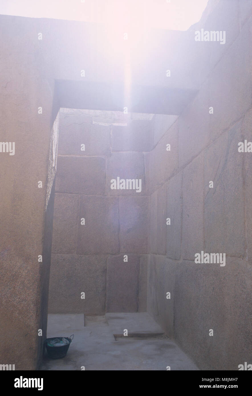 Limestone blocks great pyramid hi-res stock photography and images - Alamy