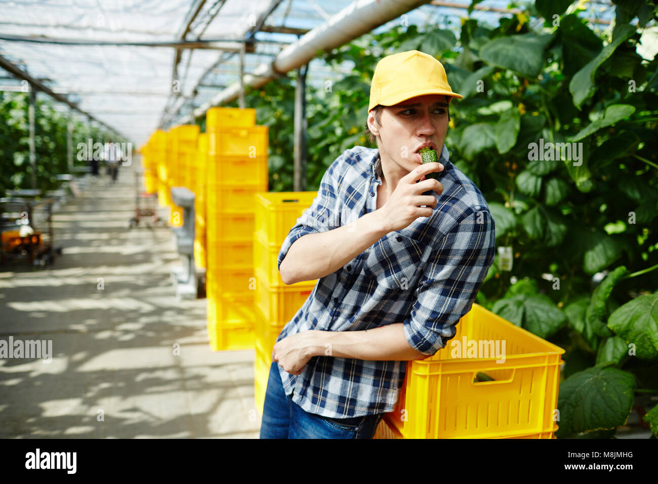Man eating snack light hi-res stock photography and images - Alamy