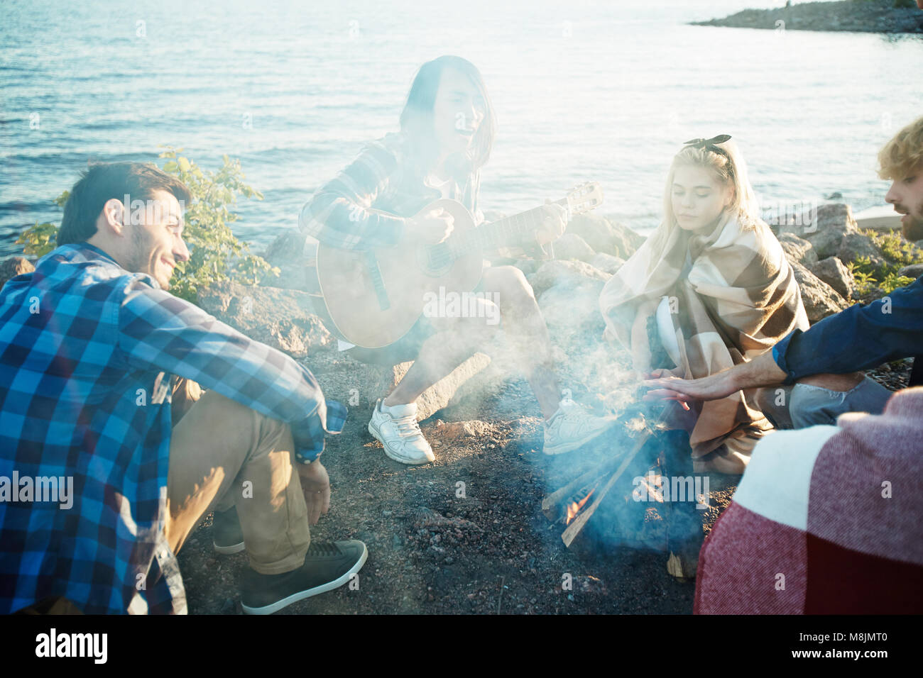 Campfire party hi-res stock photography and images - Alamy