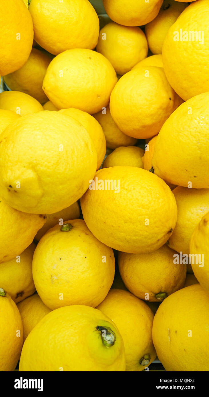 Lemon in supermarket Stock Photo - Alamy