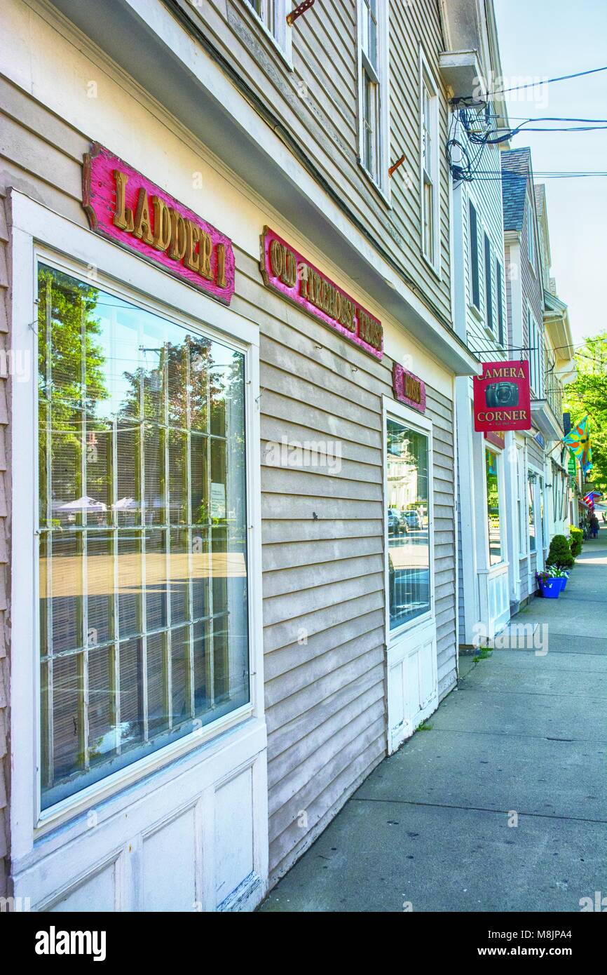 Line of small shopping establishments Stock Photo - Alamy