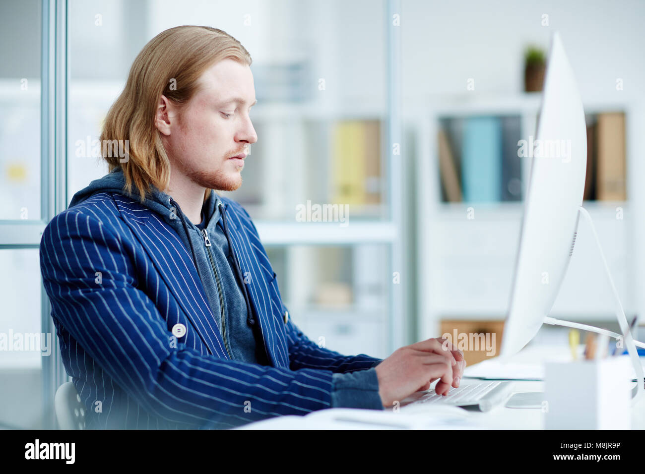 Working at desktop computer hi-res stock photography and images - Alamy
