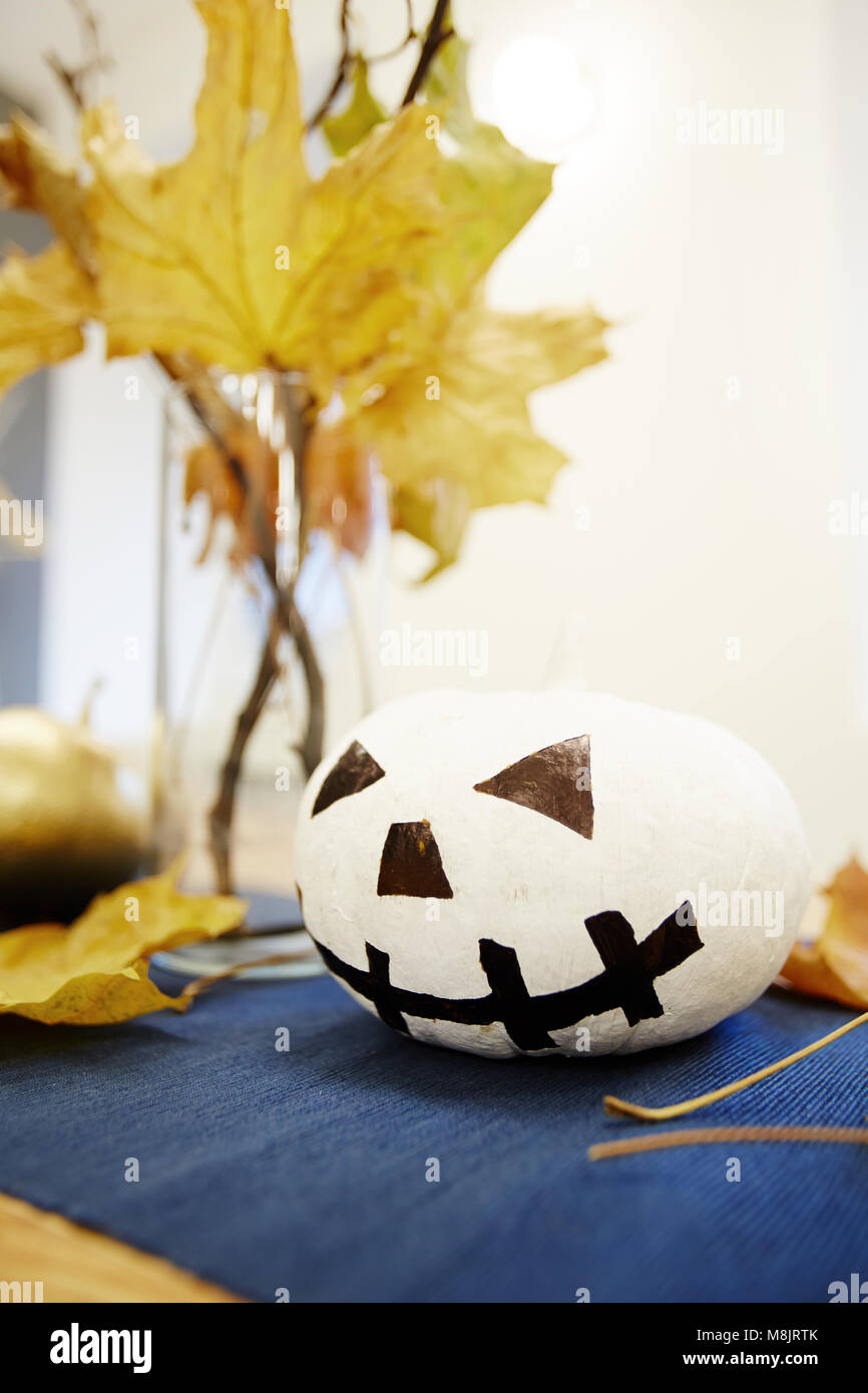 Scary figure hi-res stock photography and images - Alamy