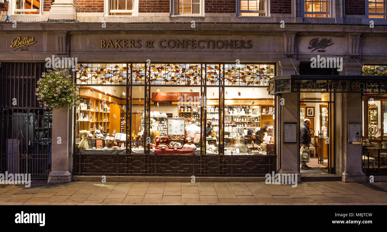 Tea display hi-res stock photography and images - Alamy