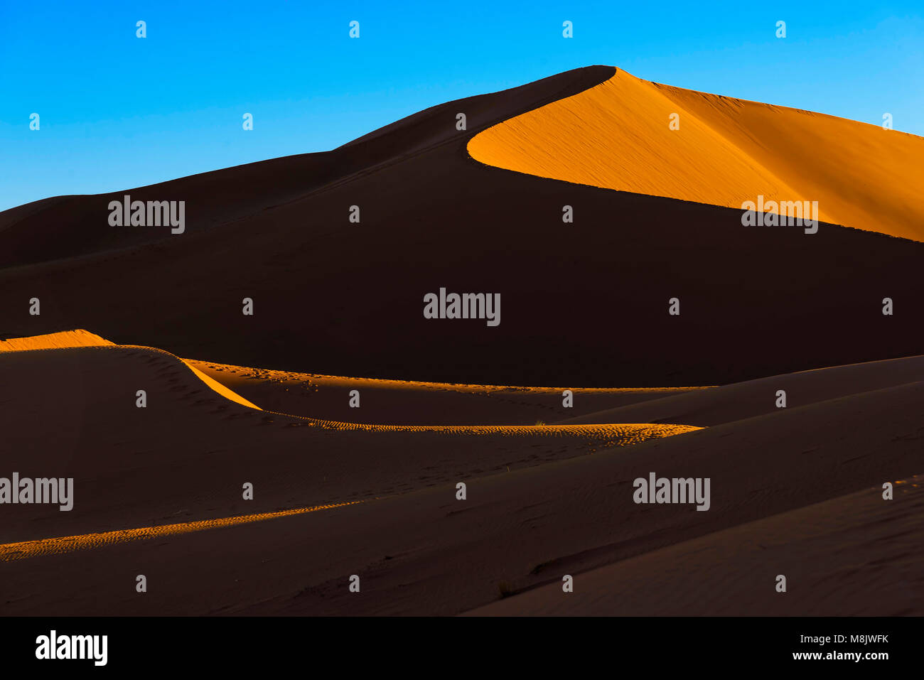 Sand dunes sunset in sahara hi-res stock photography and images - Alamy