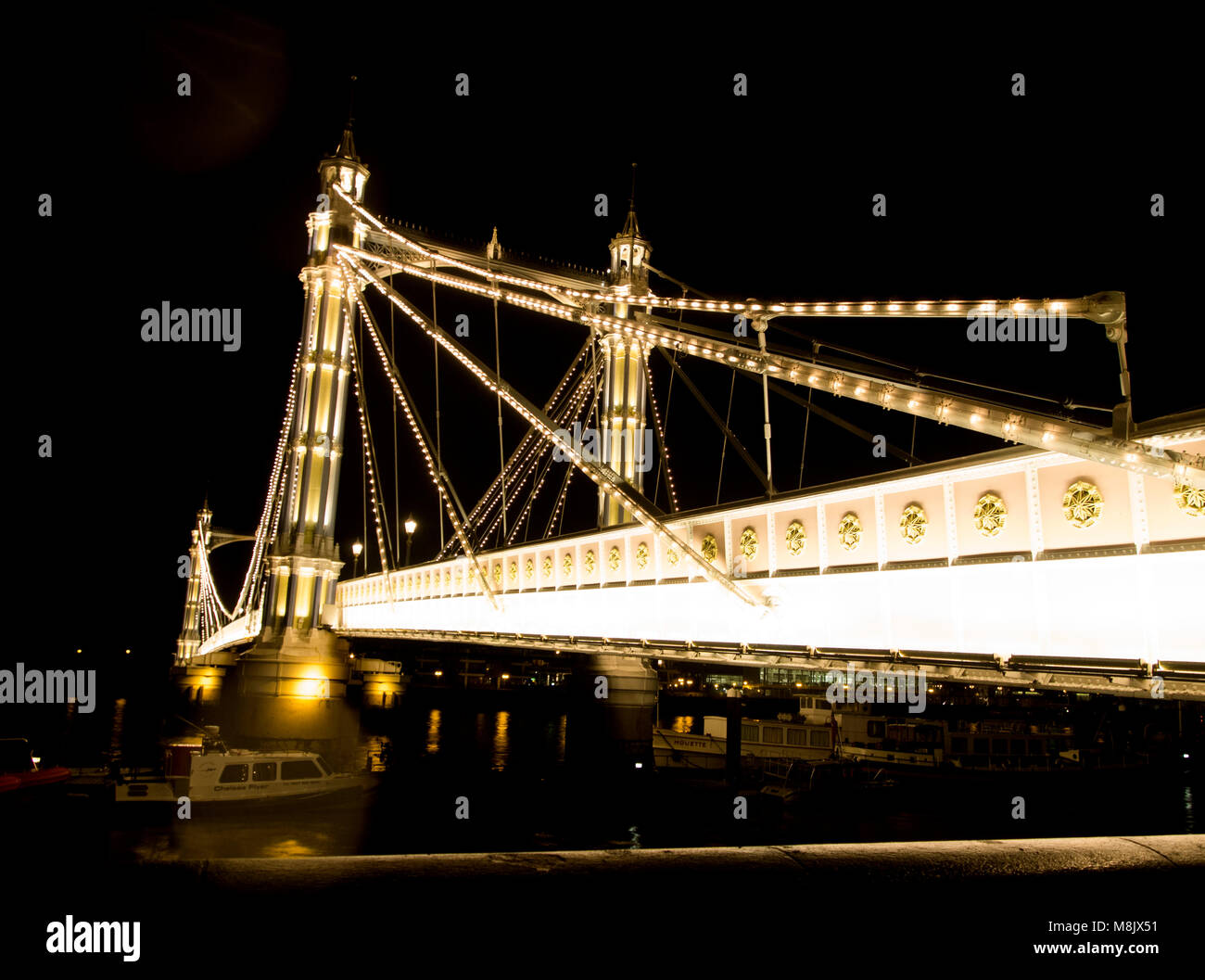 Albert bridge at night hi-res stock photography and images - Alamy