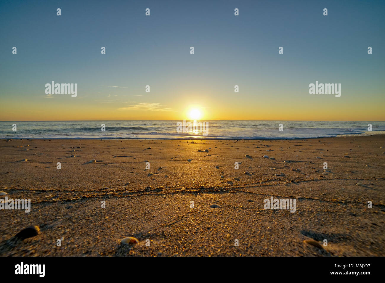 The golden glow of sky and sand hi-res stock photography and images - Alamy