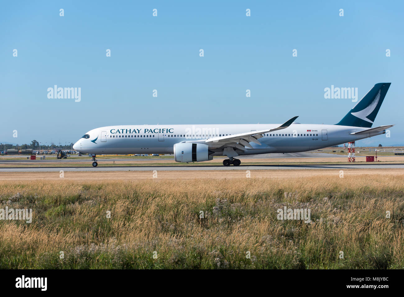 Cathay pacific airbus a350 taxiing hi-res stock photography and images ...
