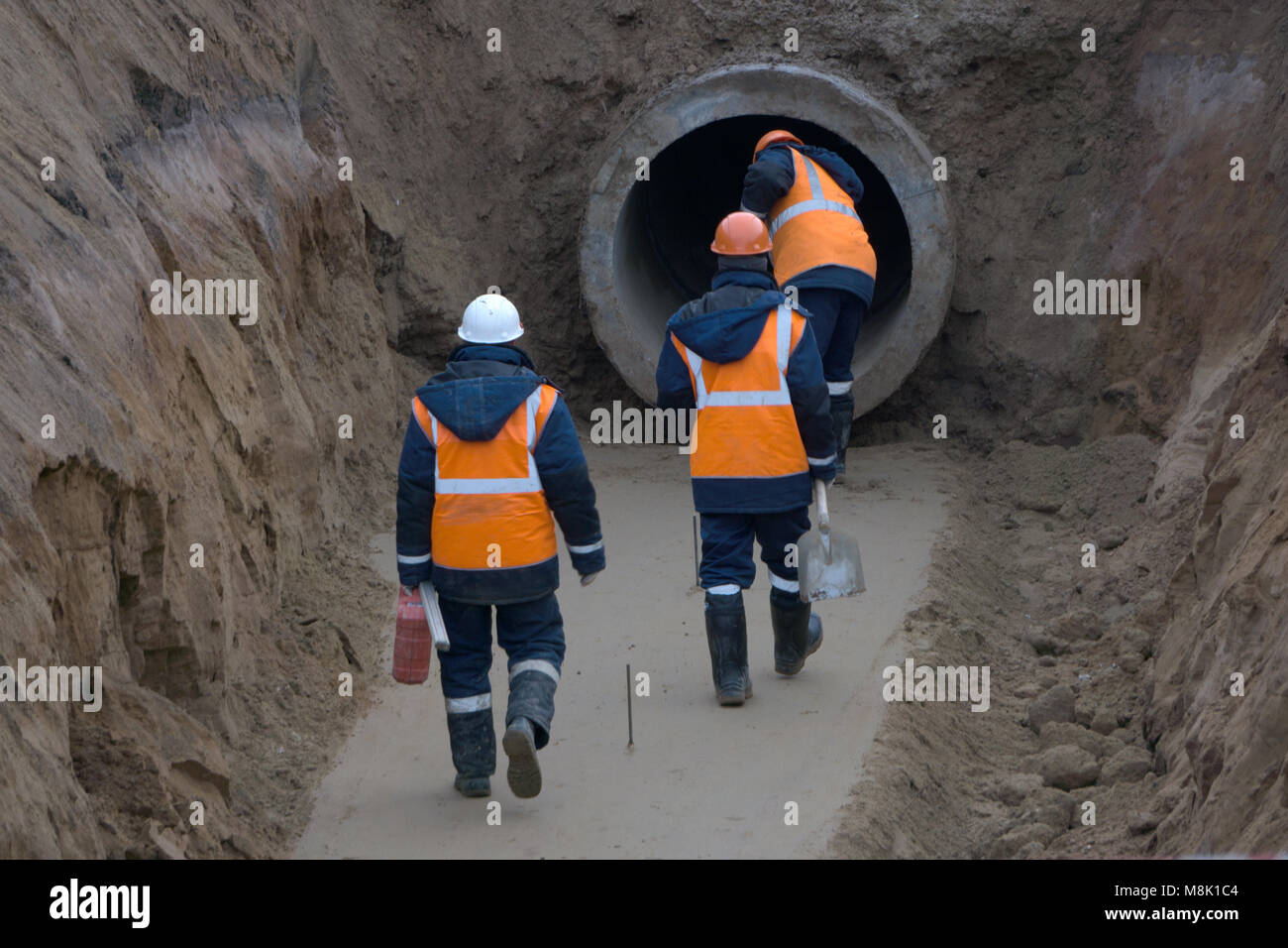 Pipeline construction workers hi-res stock photography and images - Alamy