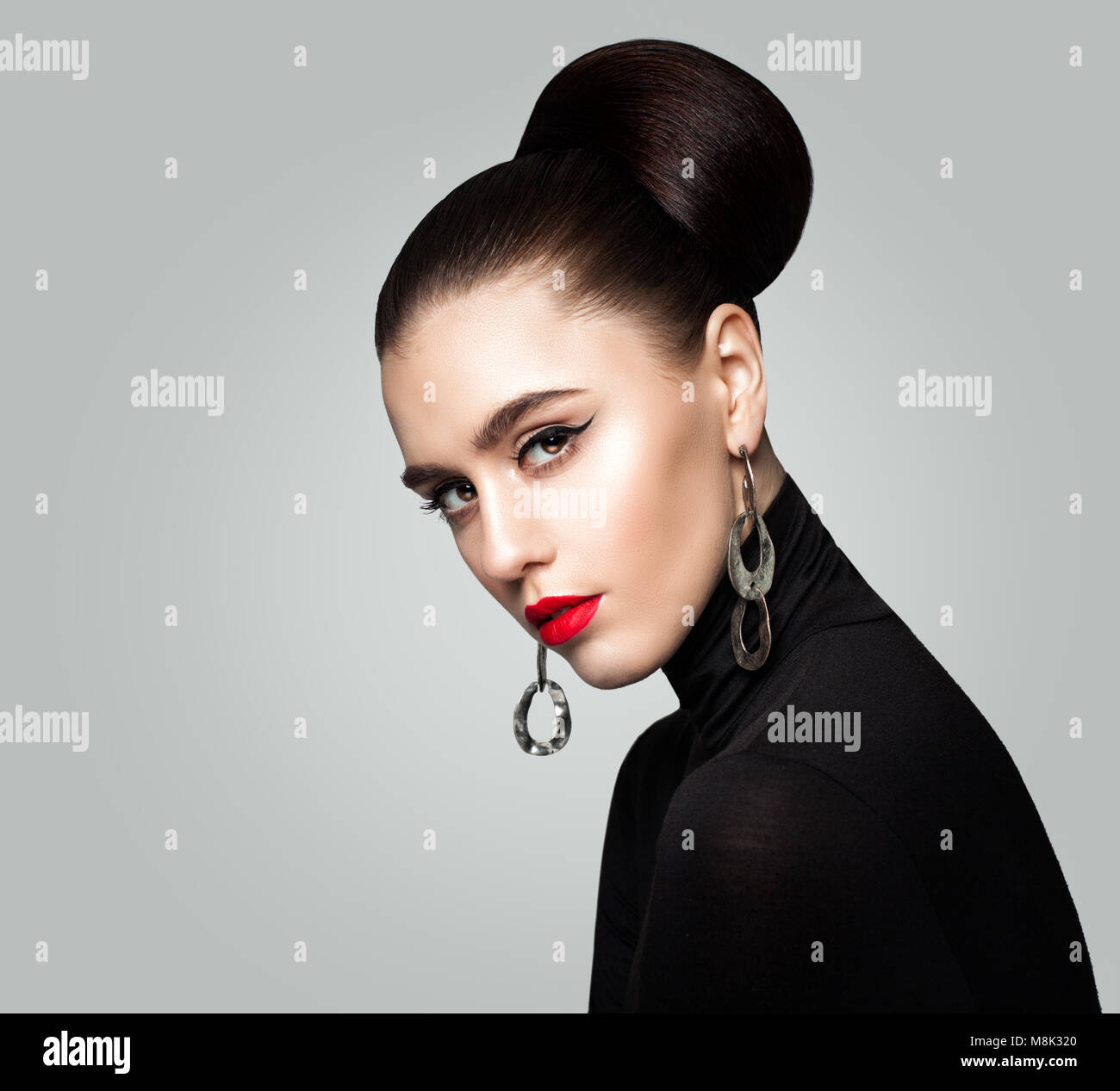 Hair updo hi-res stock photography and images - Alamy