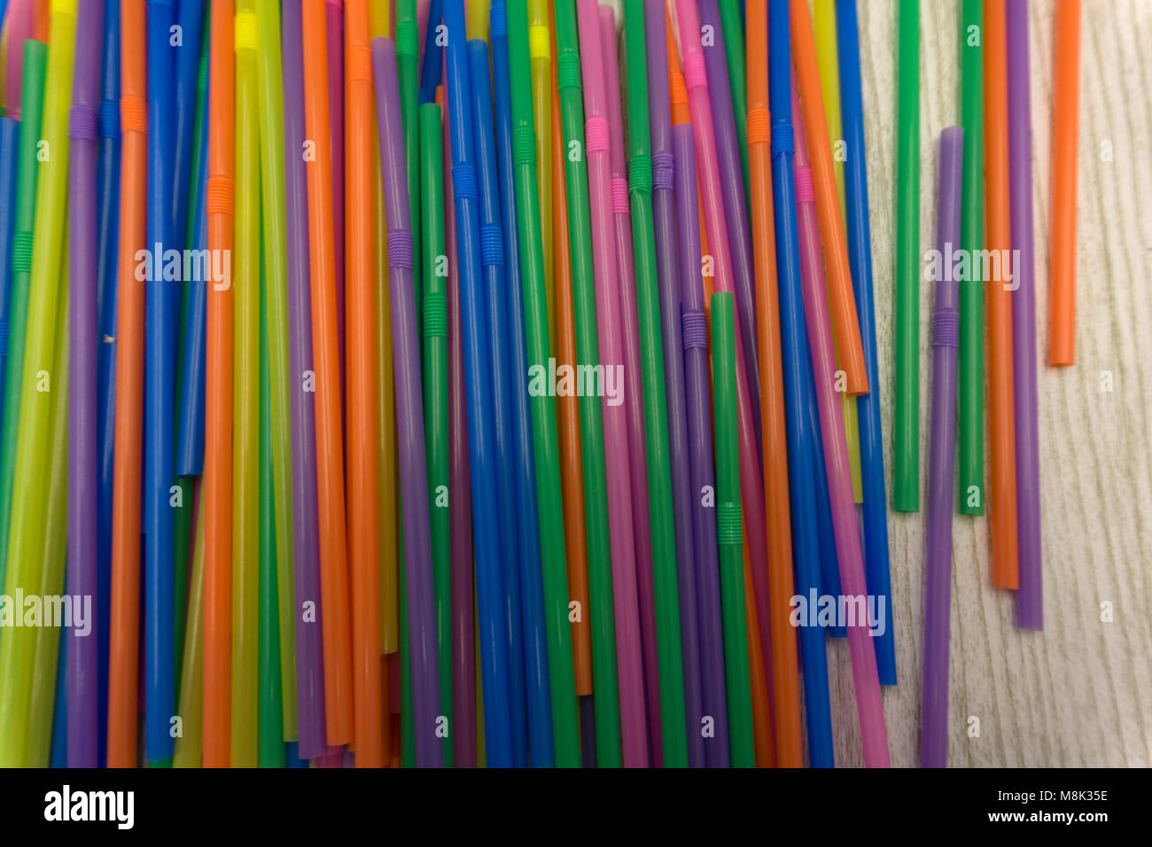 Drinking straw straw and a round shallow form Stock Photo - Alamy