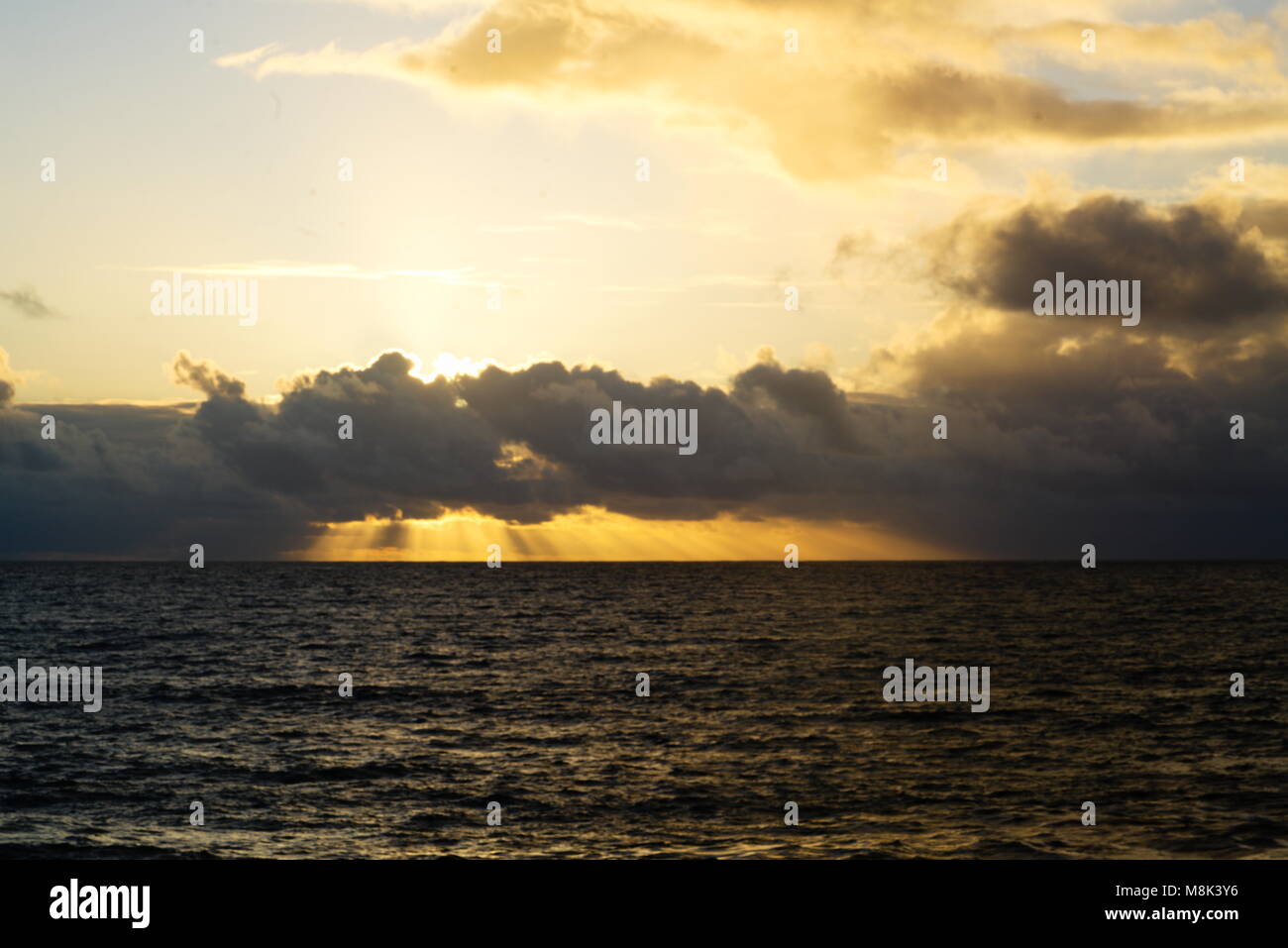 Sundown rays hi-res stock photography and images - Alamy