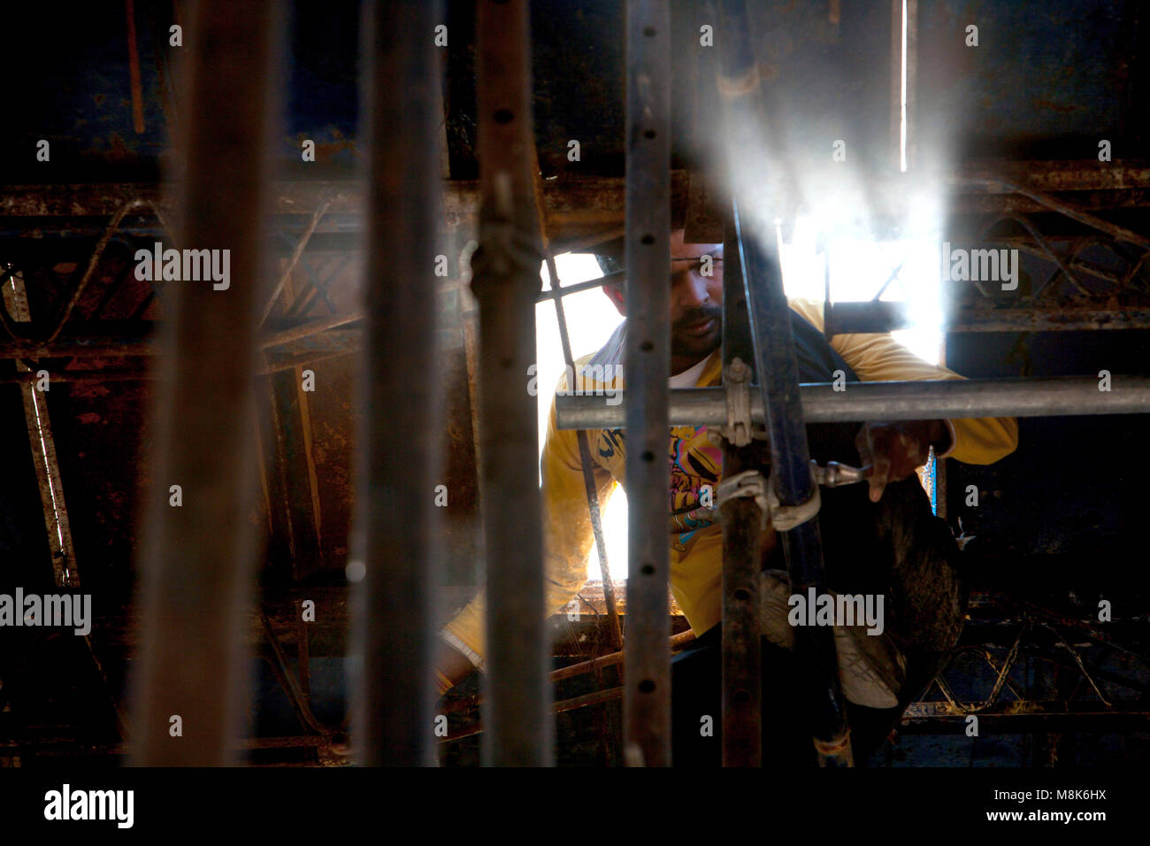 Indian scaffolding hi-res stock photography and images - Alamy