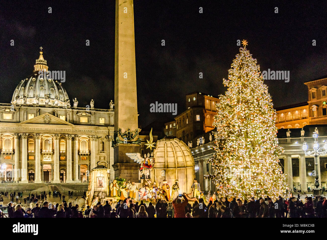 Rome st peter christmas tree hi-res stock photography and images - Alamy