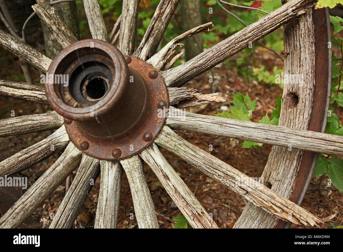 Vintage wagon wheel hi-res stock photography and images - Alamy