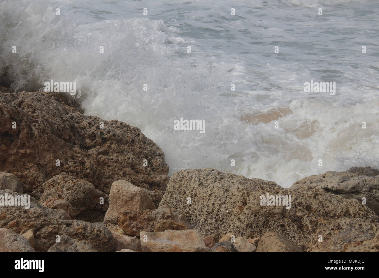 Splash rocks hi-res stock photography and images - Alamy