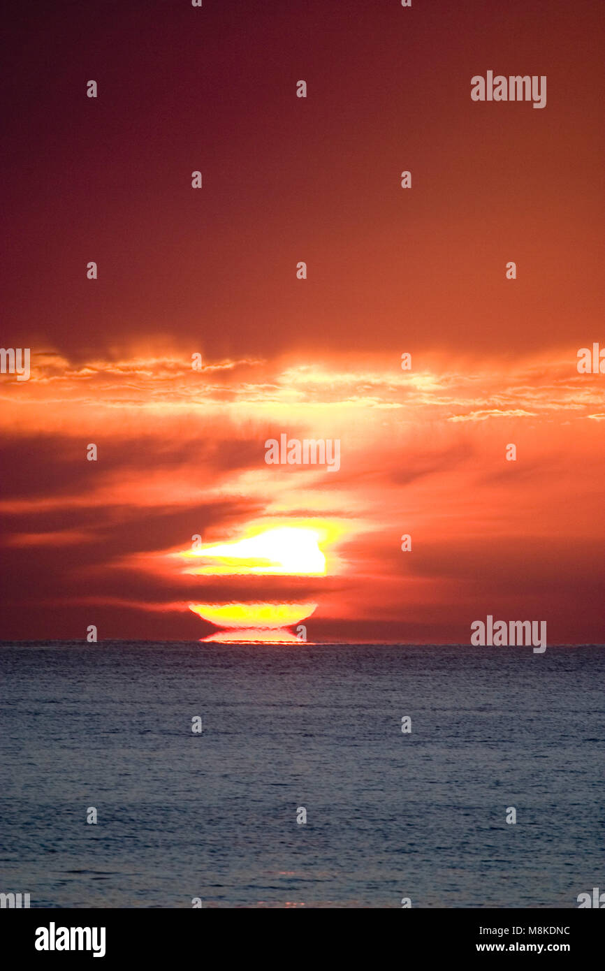 Big sun sunrise hi-res stock photography and images - Alamy